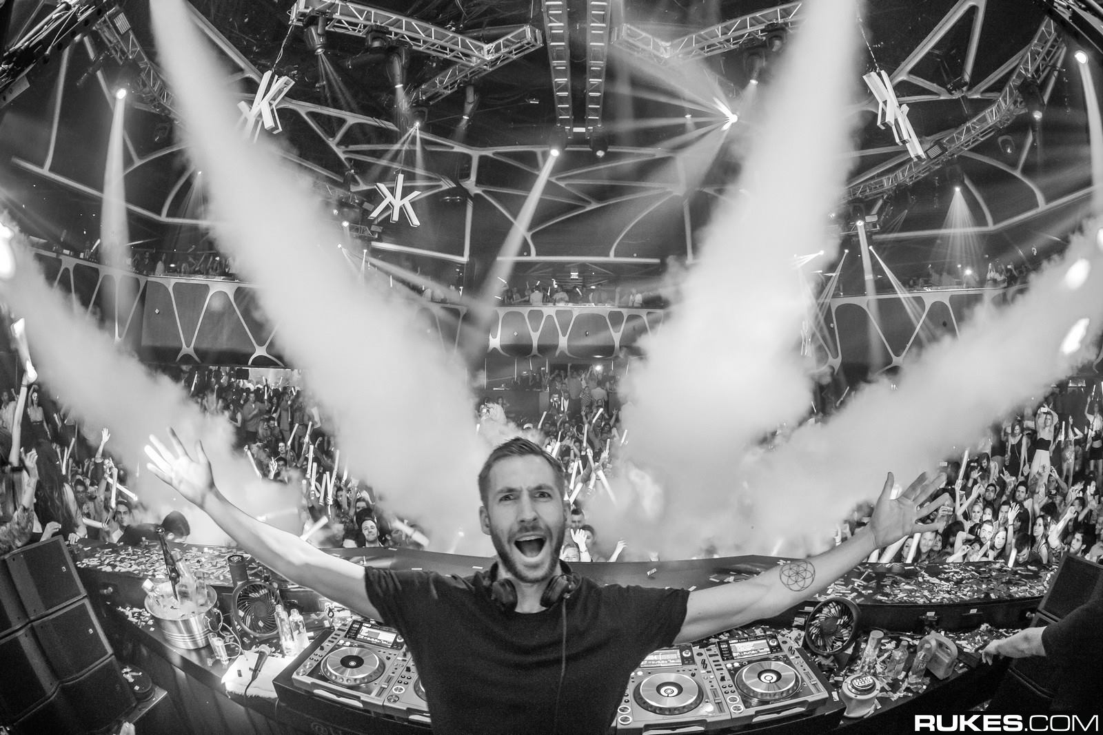 Calvin Harris hits his first two billion plays on Spotify - EDM Honey